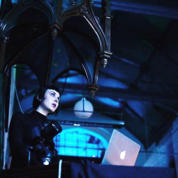 英映像作家・Daisy Dickinsonが4月に来日 Yuko Arakiとのコラボレート・ライヴを開催 | AVE | CORNER ...