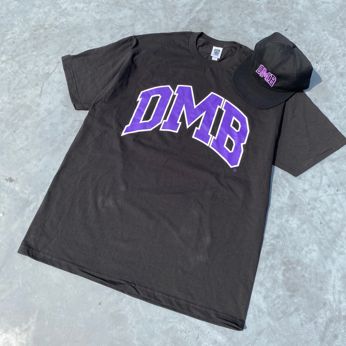 DMB PRODUCTIONが新作アイテム『Arch Logo Tee & Cap』を発売 | AVE | CORNER PRINTING