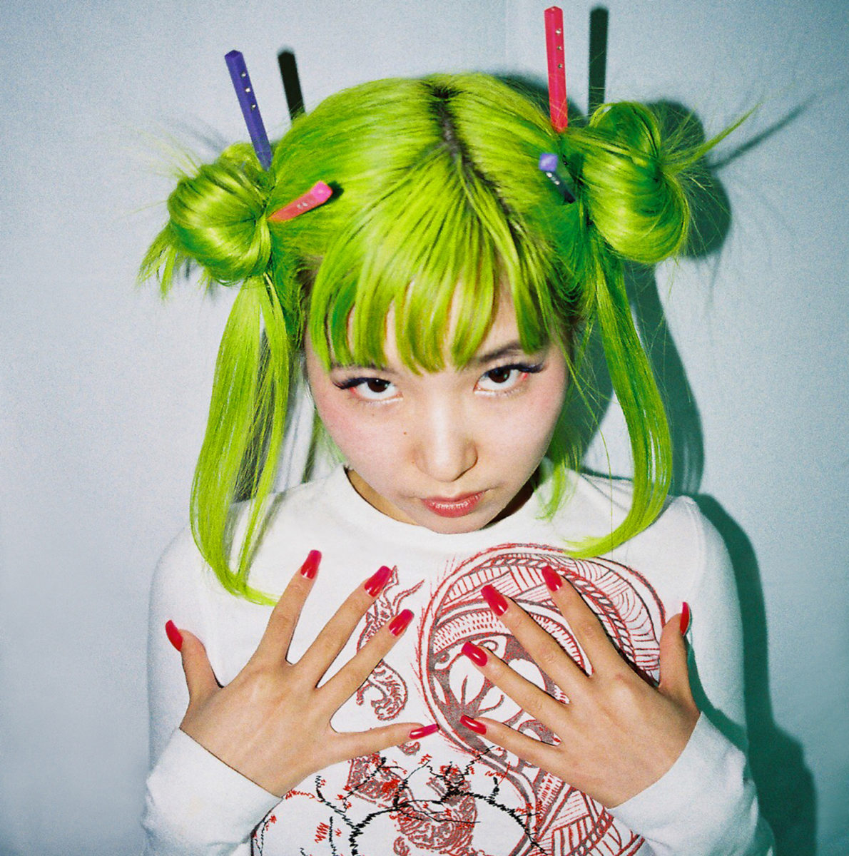 Aya Gloomyがニュー・シングル『Micro Creature』をリリース 松本ツバサ監督のMVも公開 | AVE | CORNER ...