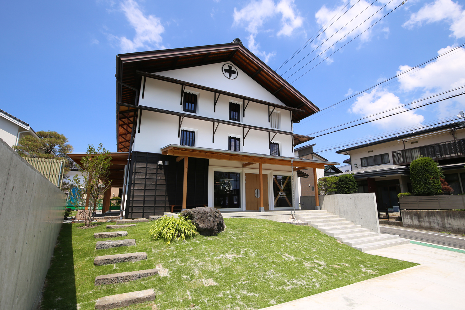 長野・岡谷の近代化産業遺産にレコード・ショップ「CELLAR RECORDS」がオープン 店主は浜 公氣 | AVE | CORNER ...