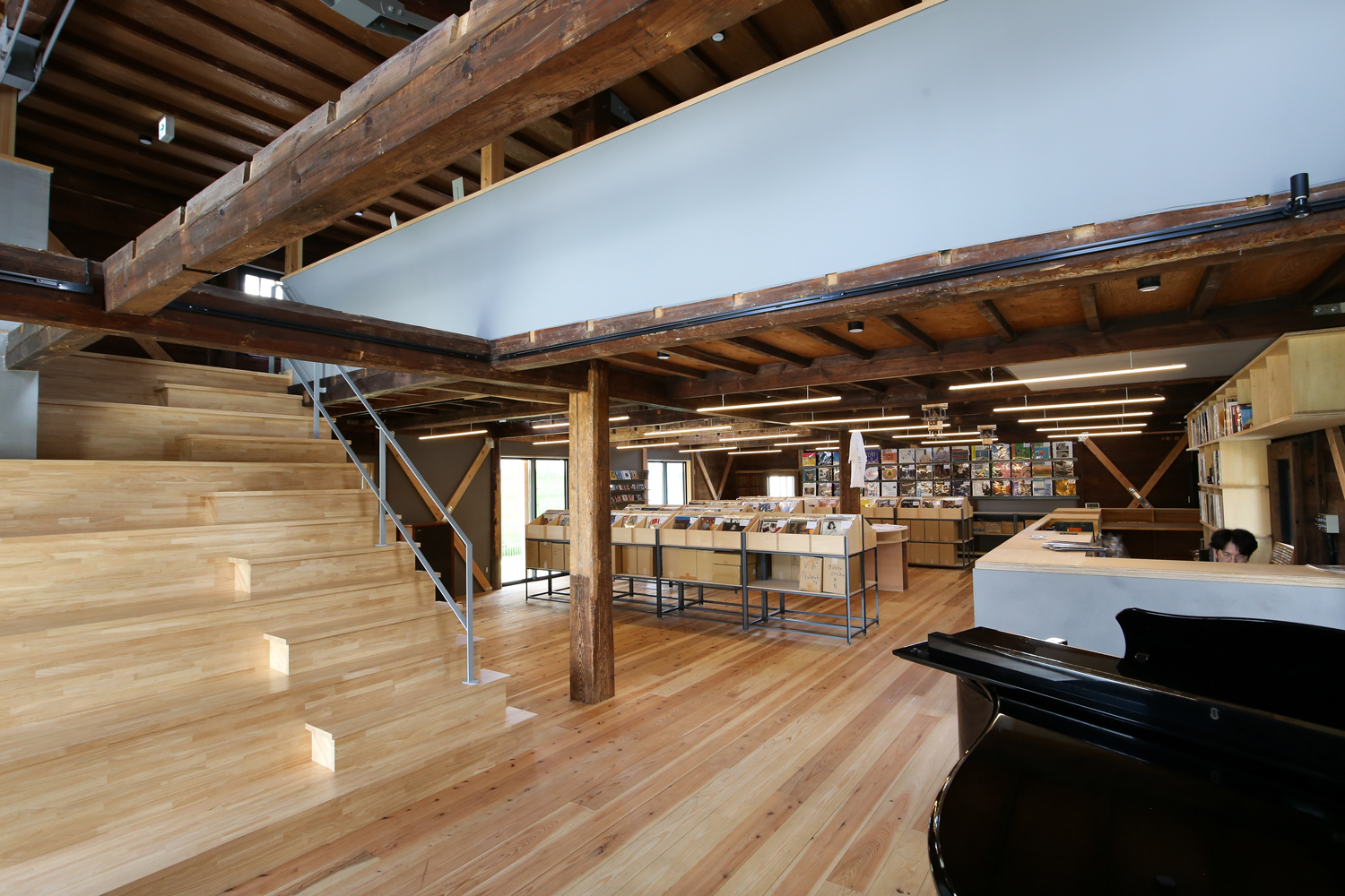 長野・岡谷の近代化産業遺産にレコード・ショップ「CELLAR RECORDS」がオープン 店主は浜 公氣 | AVE | CORNER ...