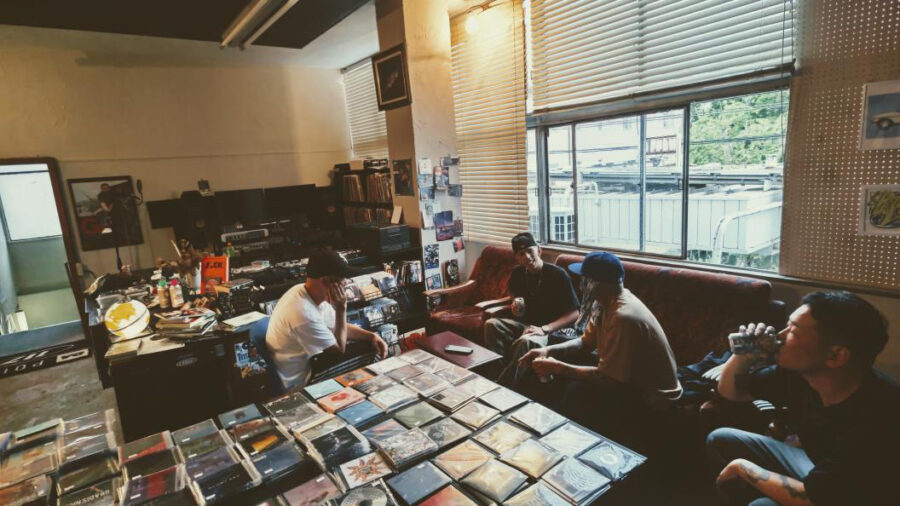 Interview | BOMB WALKER + MASS-HOLE | マジックを信用しない的な | AVE | CORNER PRINTING