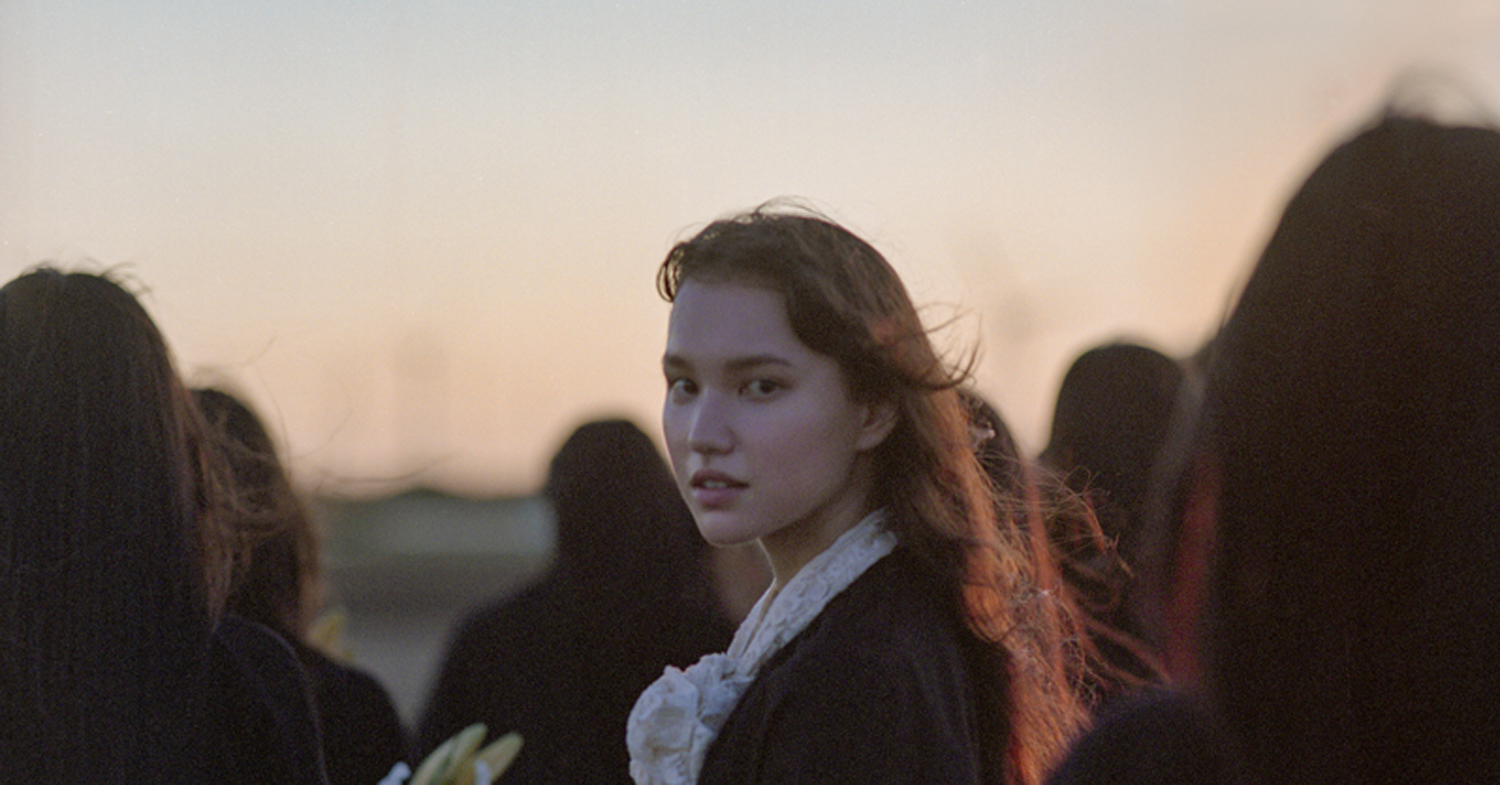 Hana Hopeがニュー・アルバム『Between The Stars』を2025年3月にリリース 4月には東京・渋谷 WWWでの単独公演も | AVE | CORNER PRINTING